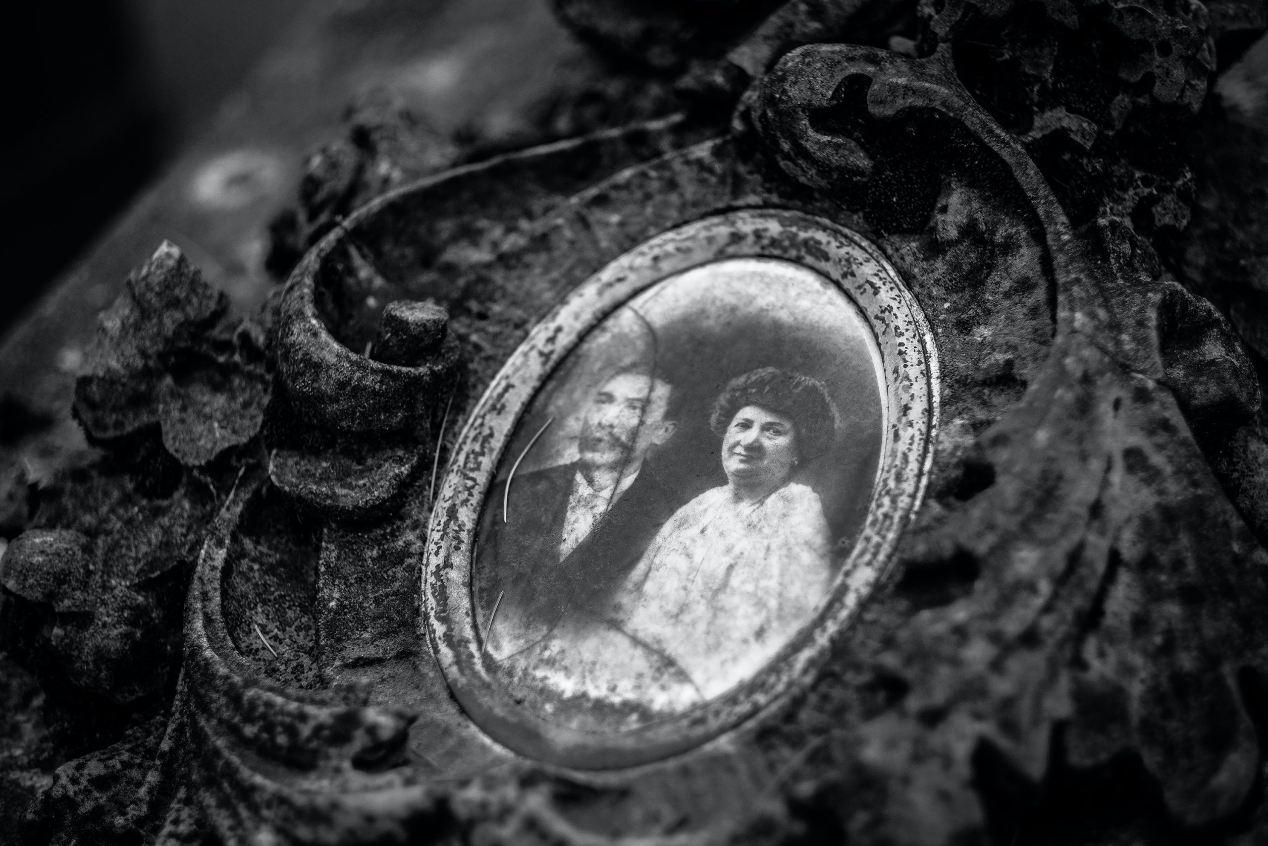 How to Restore Old Photos – A Photo Restoration Guide - Fracture | Blog